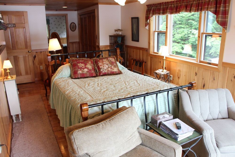 Kiwassa Lake Bed & Breakfast - Saranac Lake, NY