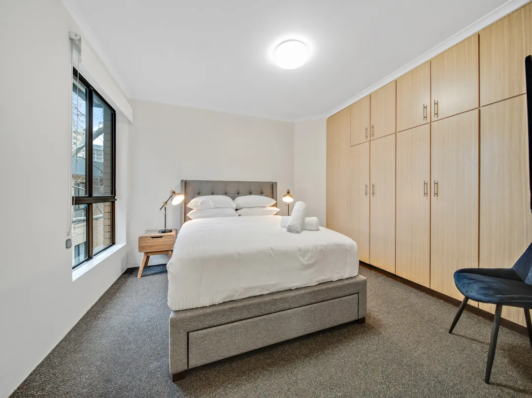 2-bed With Pool, Bbq, Tennis Court & Parking - Canberra