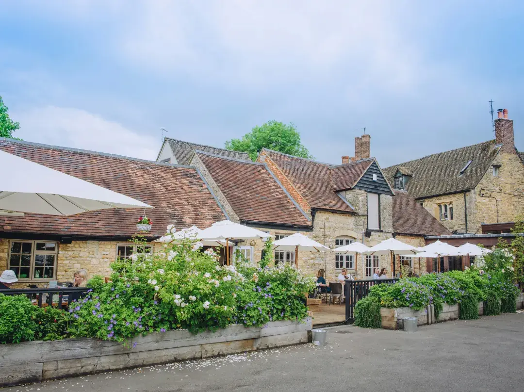 Bear And Ragged Staff - Cotswolds