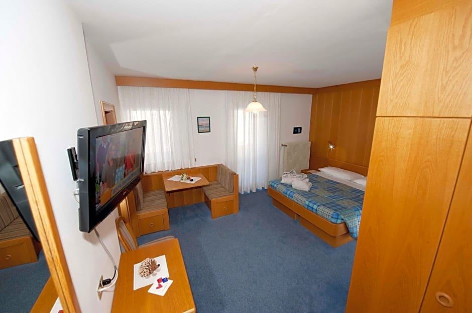 Hotel Ladina - Canazei