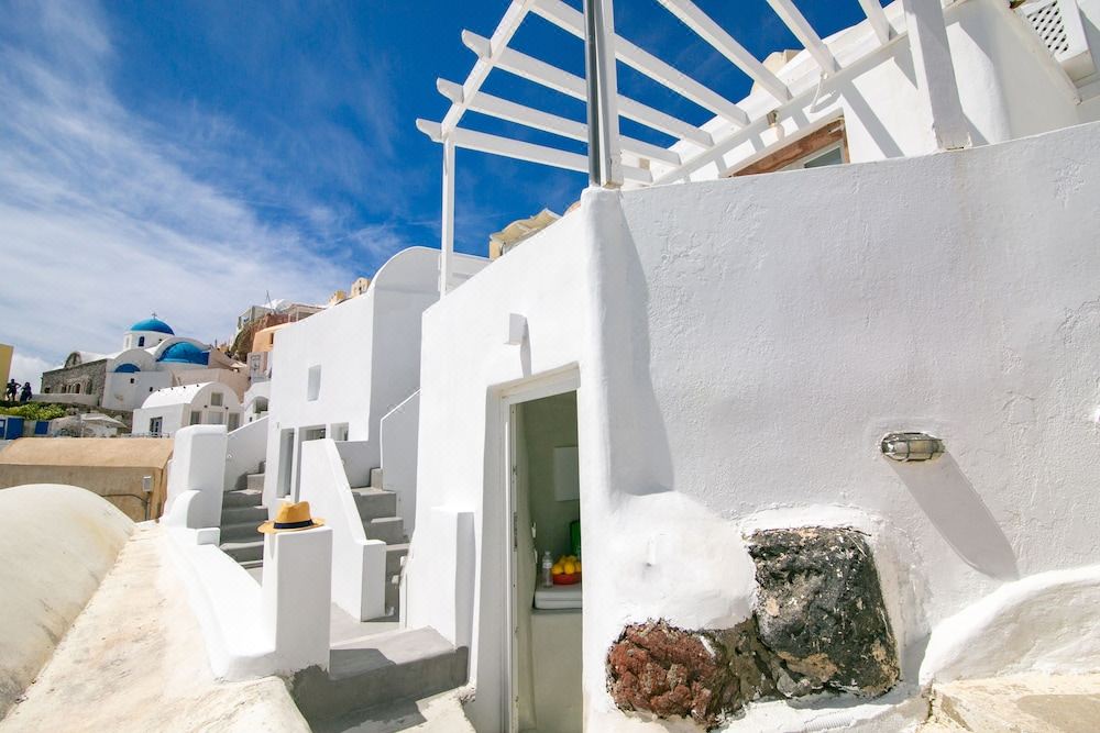 White Cave House - Santorini
