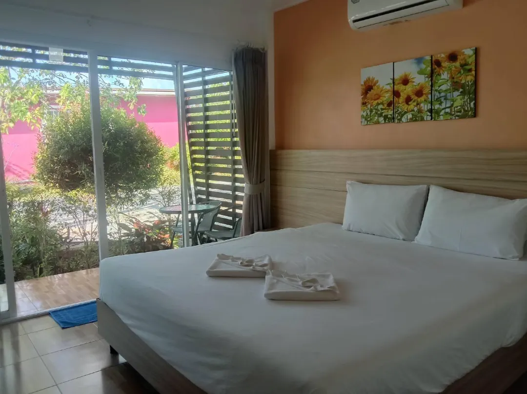 Thipburee Riverside Hotel - Sichon