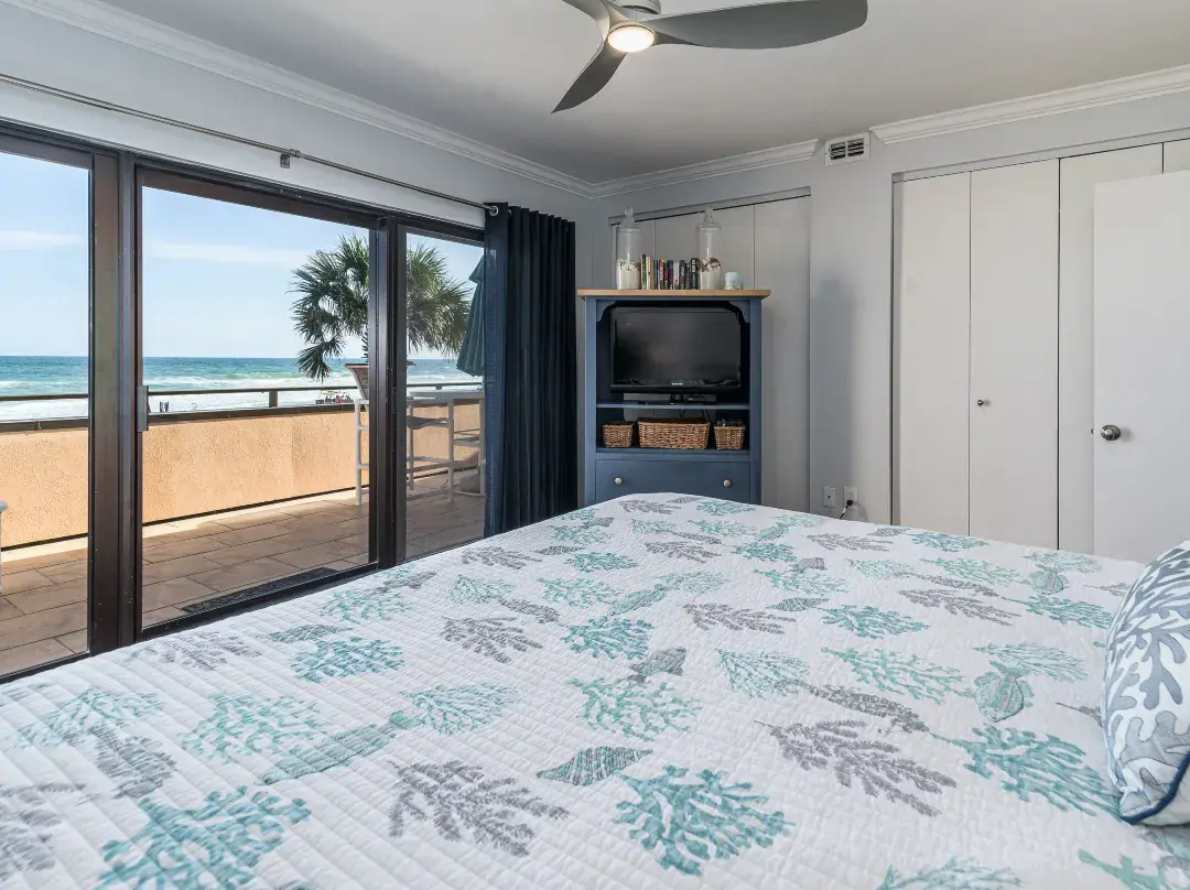 Gulf Views And Spacious Patio - Charming Coastal Haven - Destin, FL