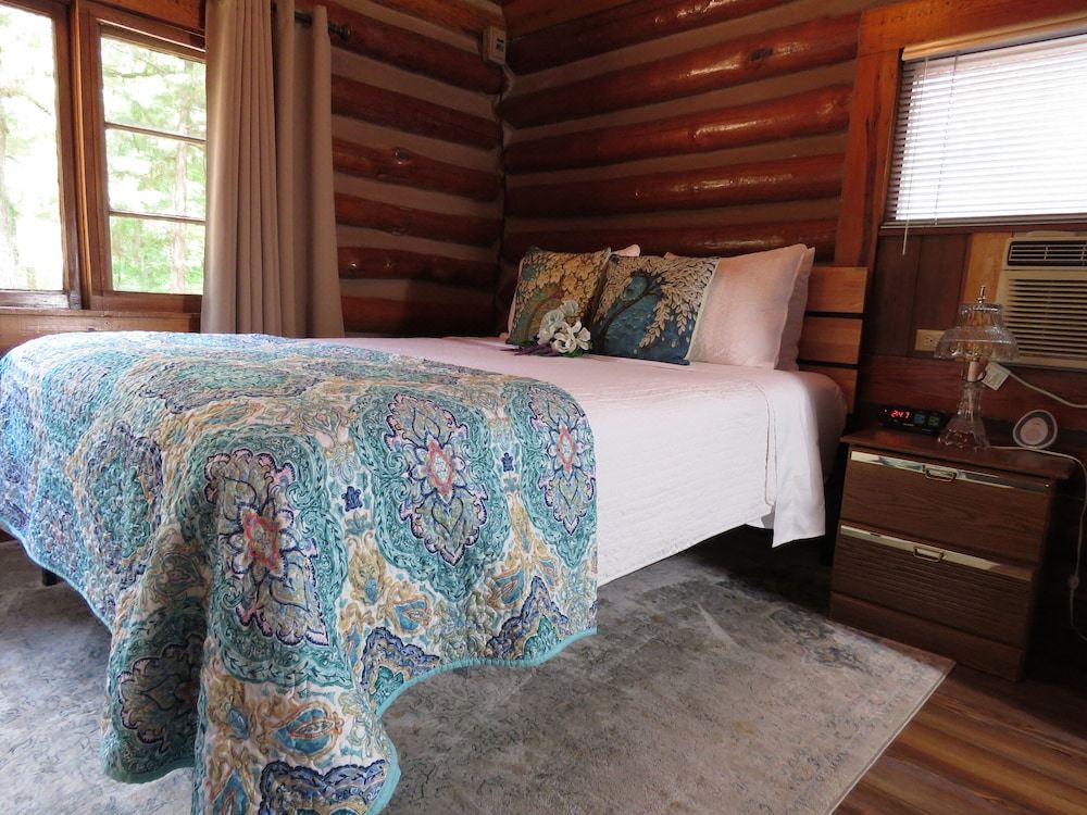 Tall Pines Inn - Eureka Springs, AR