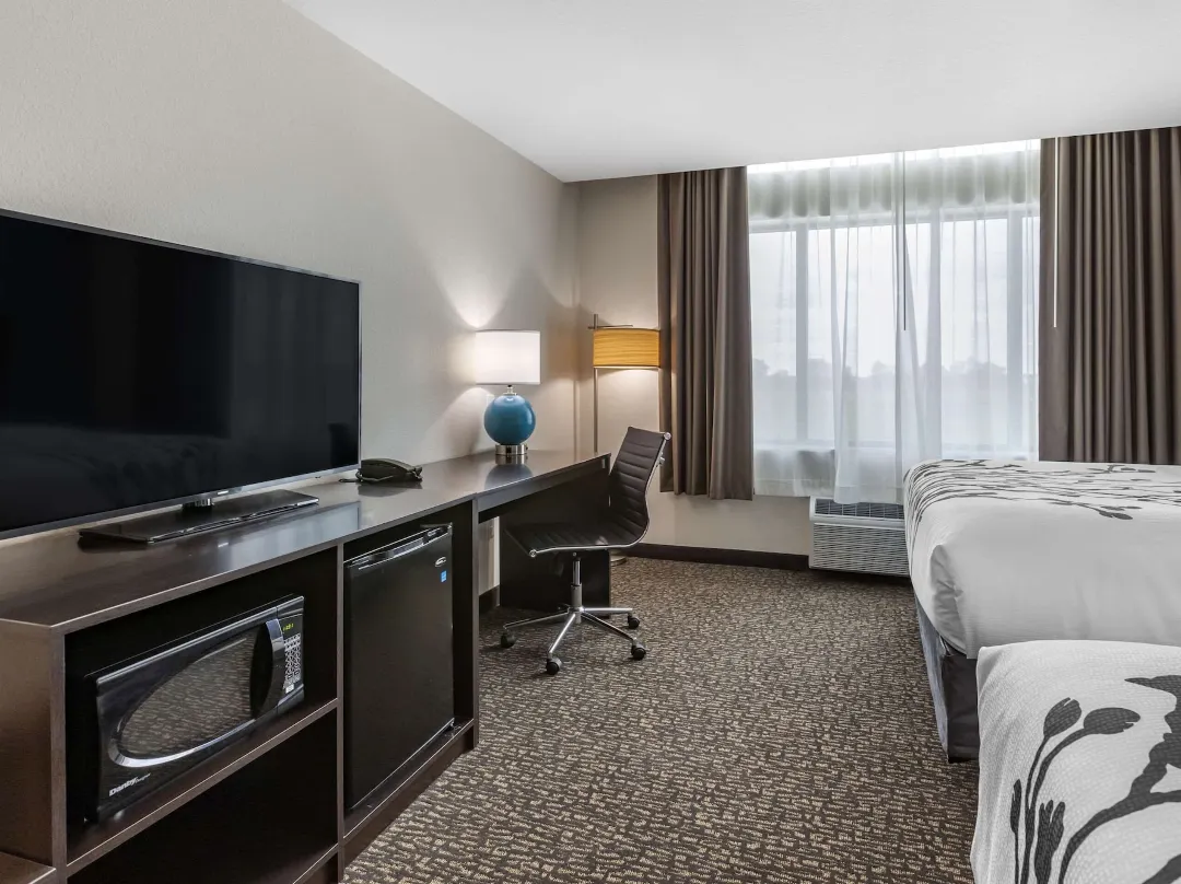 Sleep Inn & Suites Milwaukee/franklin - Milwaukee, WI