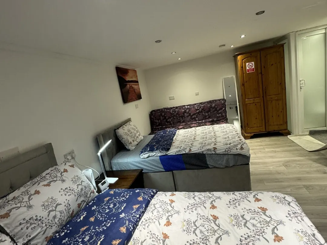 Abnb Accommodation Heathrow Airport-free Parking - Buckinghamshire