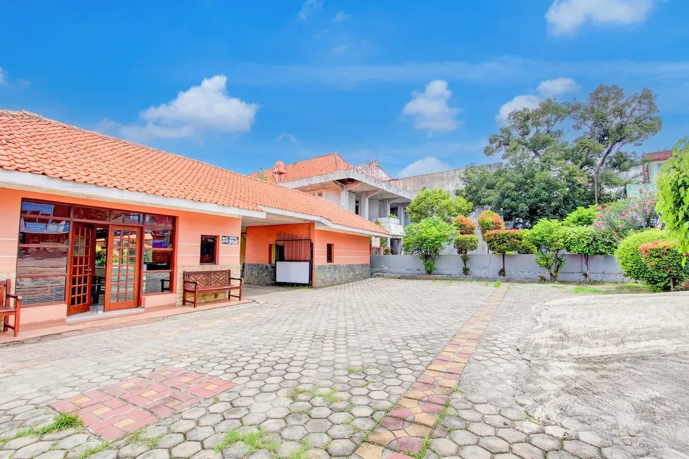 Collection O Hotel Indah Near - ペカロンガン