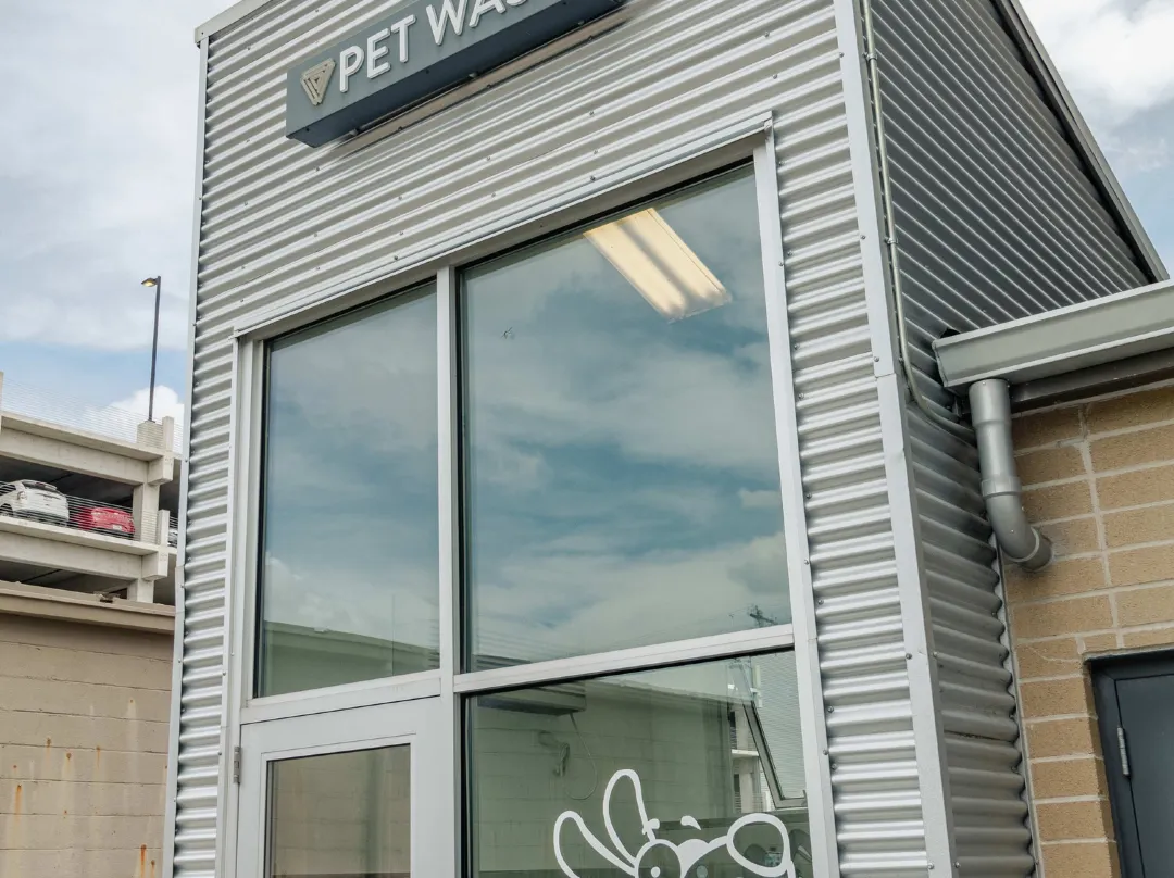 Stylish Retreat - Spacious Spa, Gym, Pool Access - Columbus