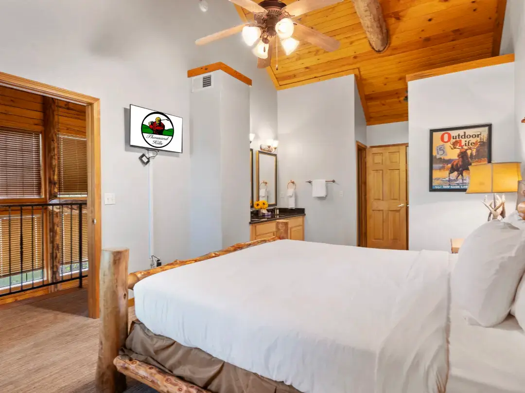 Cozy Woodland Escape With Screened Porch - Charming Log Cabin Retreat - Branson