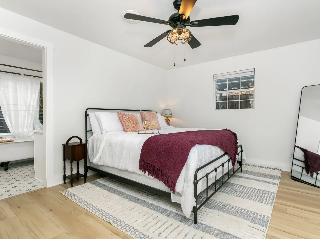 Cozy Sanctuary - Hot Tub, Fire-pit, Wifi, Kitchen - フレデリックスバーグ, TX