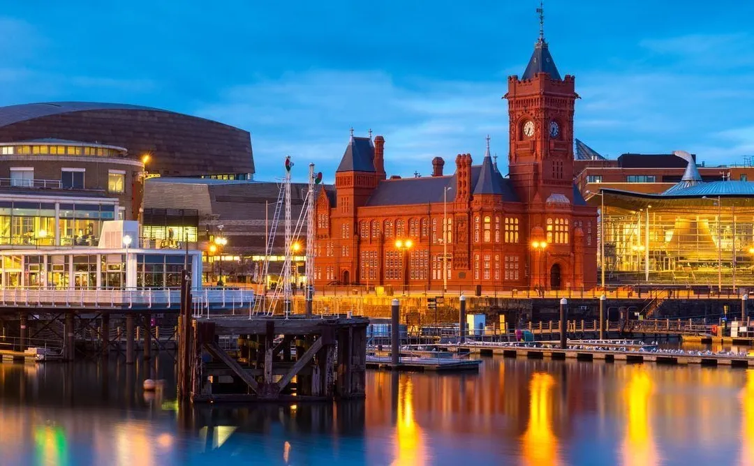 The Suite, 82 Cathedral, Private Parking - Cardiff