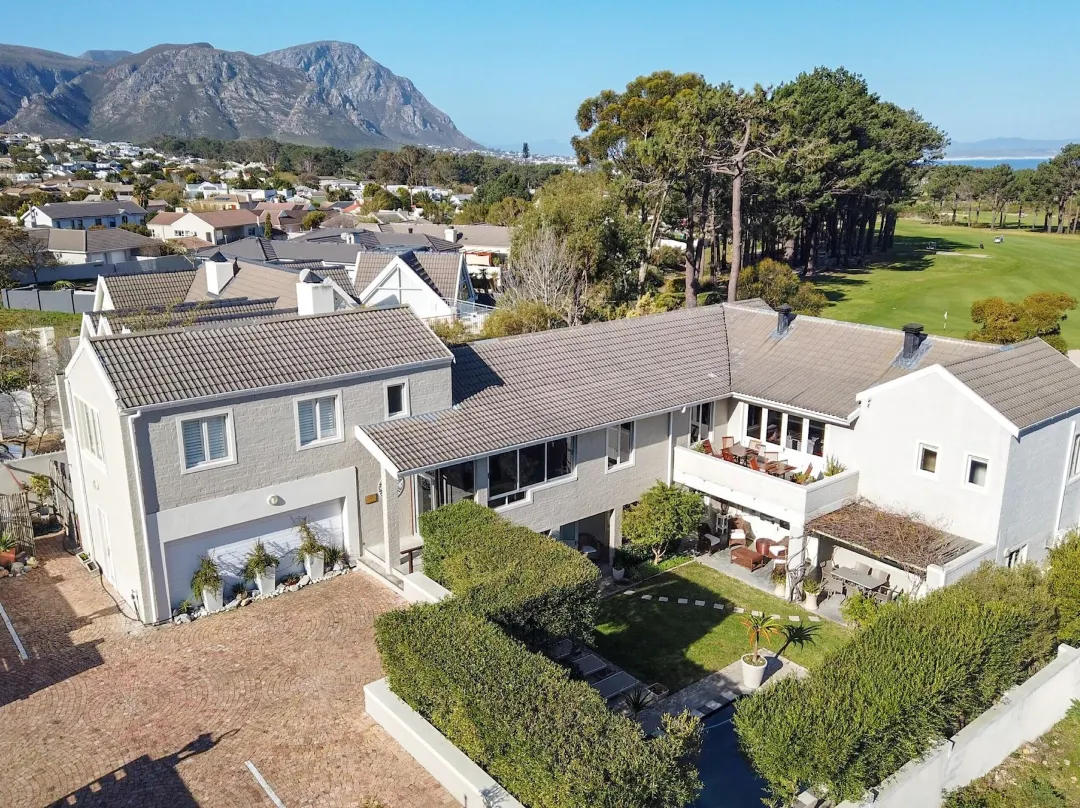 Hermanus Lodge On The Green - Solar Power - Hermanus