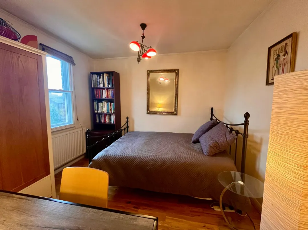Women Only- Guest Room#5 With Private En-suite Bathtub & Evening Parking - Chelsea