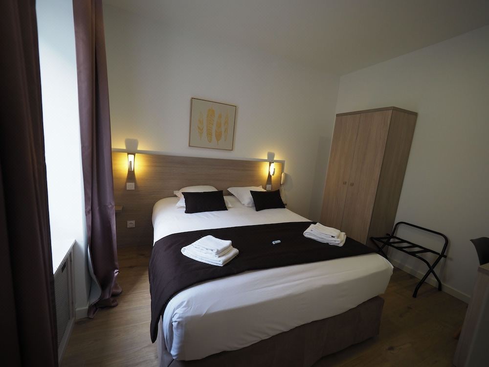 Hôtel Le Biarritz​ - Vichy - Cusset