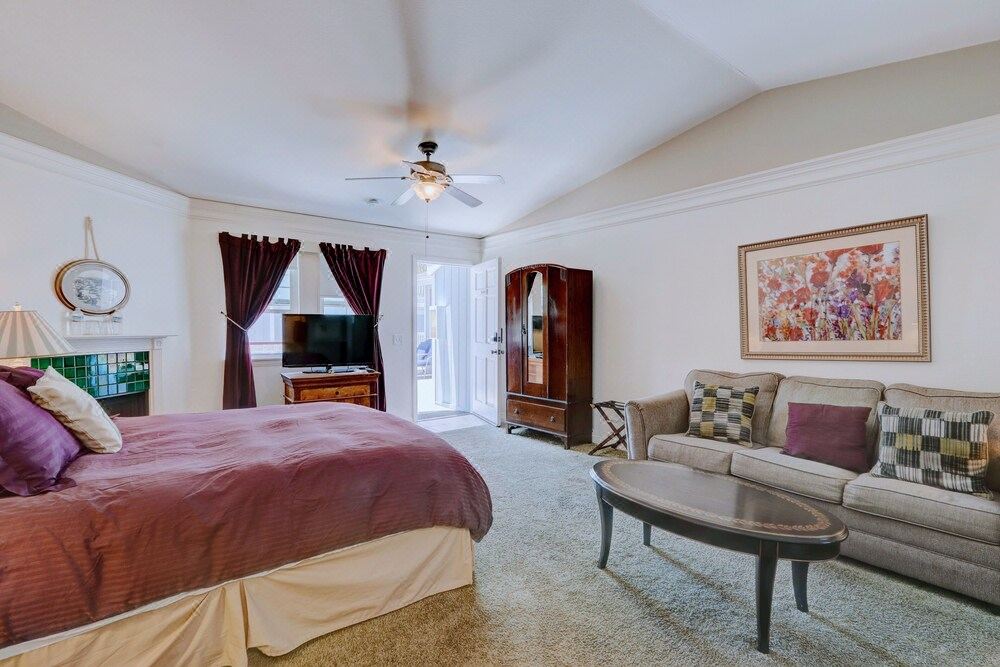Pelican Cove Inn - Carlsbad, CA