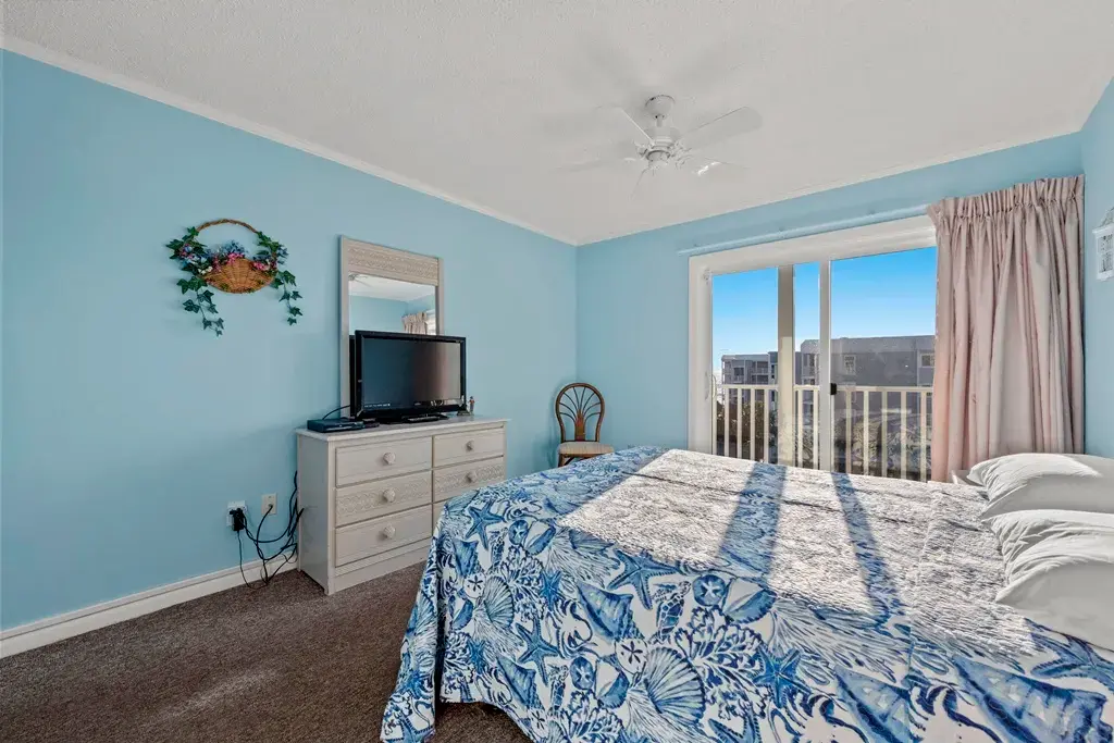 Washer Dryer And Wet-bar Area - Charming Oasis - Myrtle Beach, SC