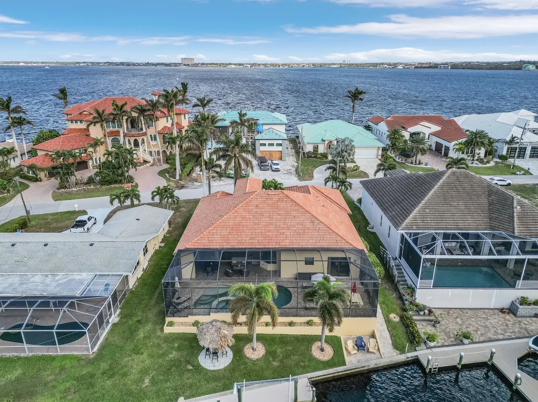 Electric Heated Pool And Spa With Gulf Access - Stunning Luxury Retreat - Fort Myers, FL