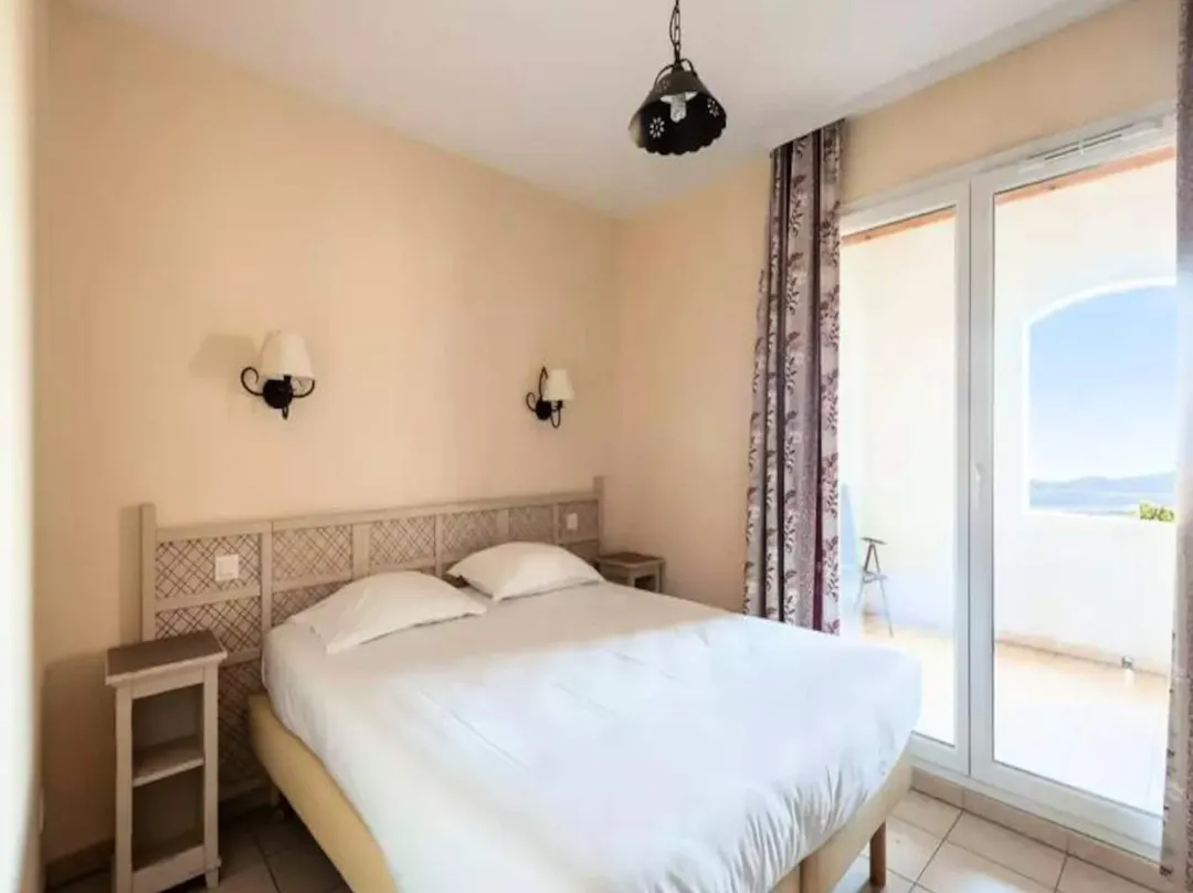 The Coteaux De Pont Royal In Provence - Mallemort