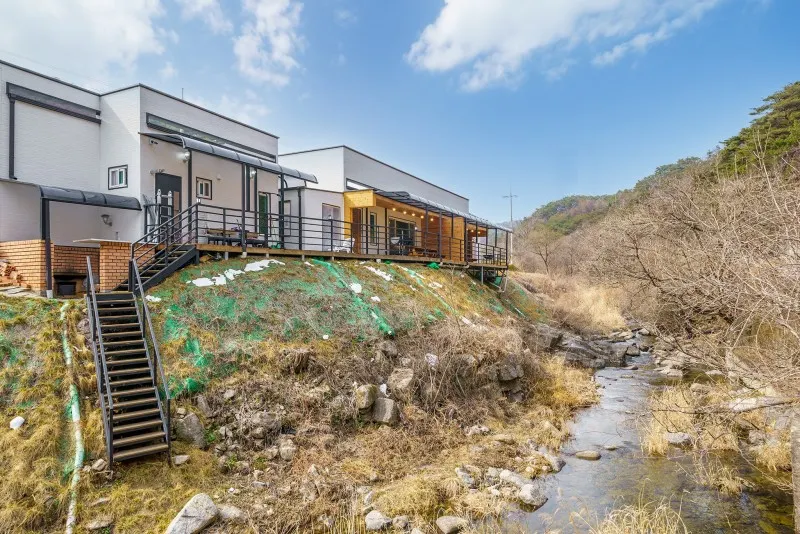 Jecheon White Pool Villa - Chungju-si