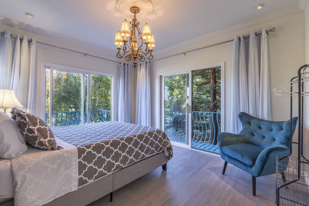@ Marbella Lane Tuscan Villa With Hot Tub - Daly City, CA