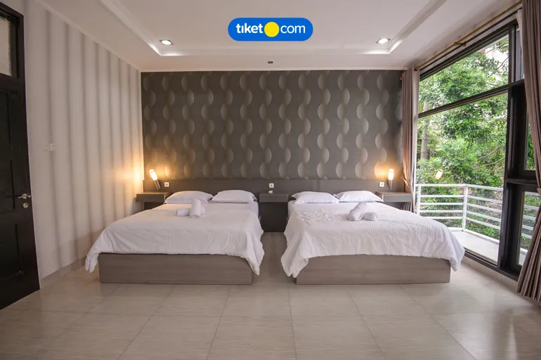 Villa Keluarga Mawar 82 Dago Resort 4br Dengan Private Pool Gazebo Dan Rooftop - Bandung