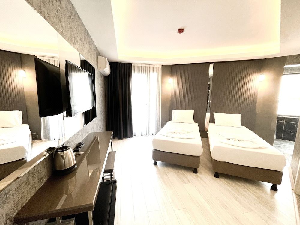 Emilia Hotel - İçmeler