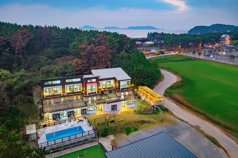 Taean Hue Place Pool Villa - Incheon
