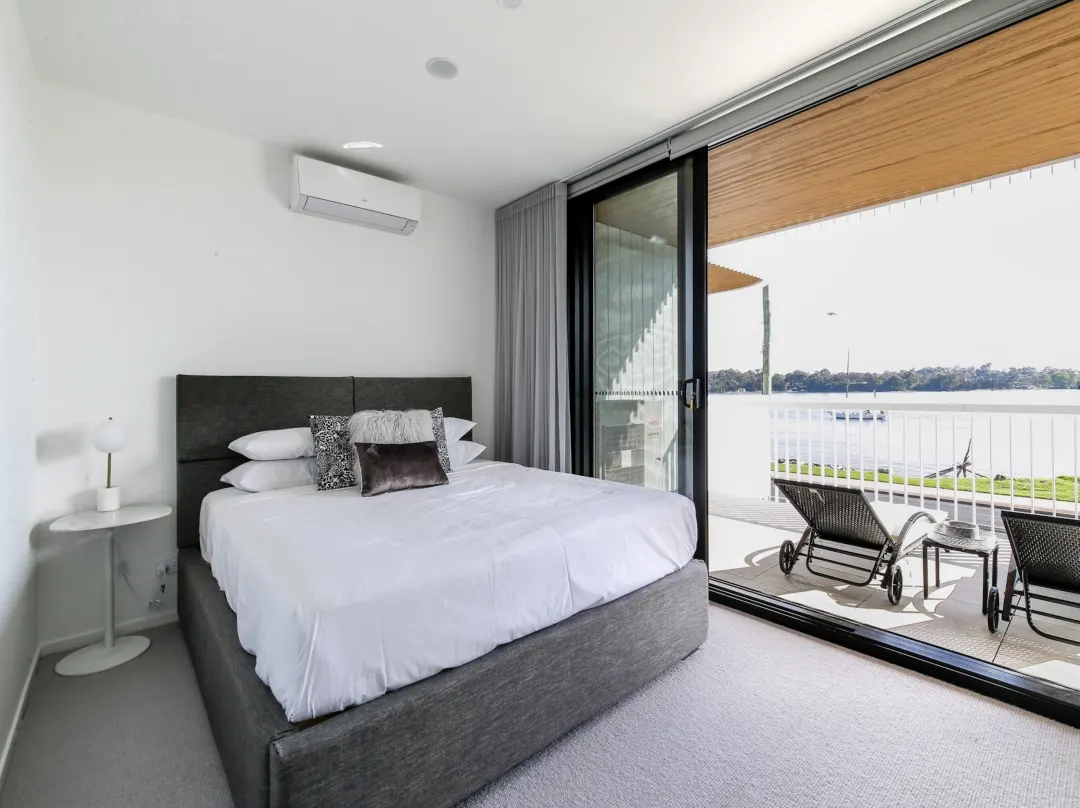 Bayfront Holiday Retreat With Parking - South Coast