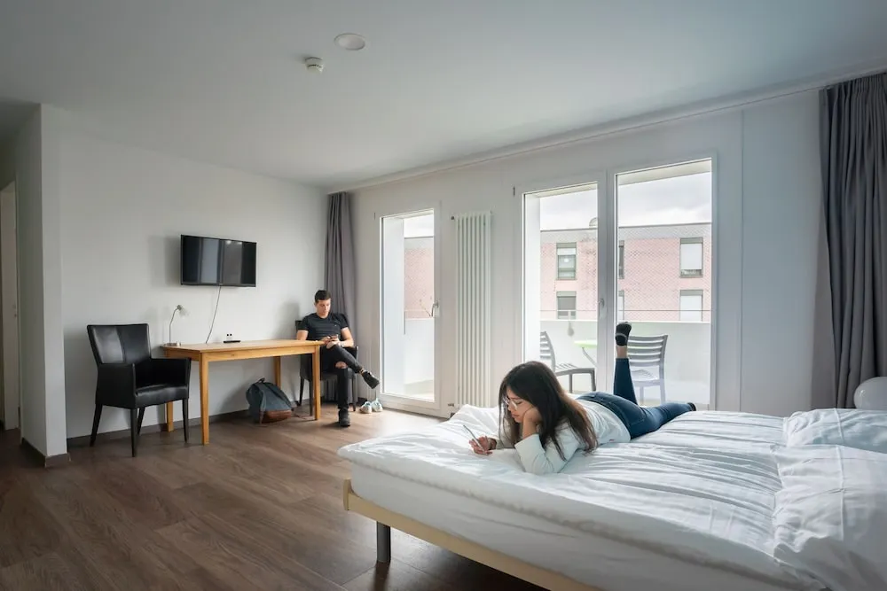 Nyon Hostel - Lake Geneva
