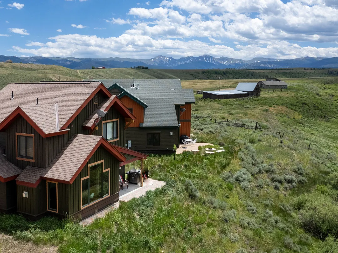 Breathtaking Mountain Vistas And Cozy Patio - Spacious Tranquil Haven - Granby, CO