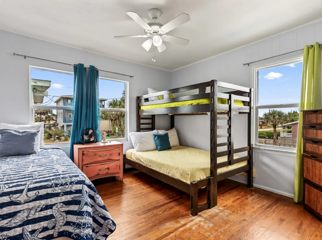 Pool And Game Room With Soaking Tub - Charming Beach Retreat - Daytona Beach, FL