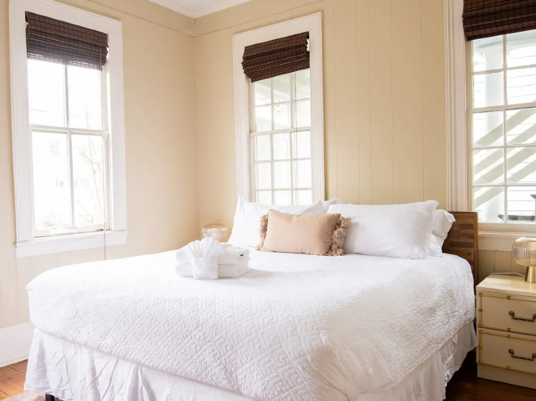 Historic Charm And Modern Comfort - Elegant Charleston Haven - Charleston, SC