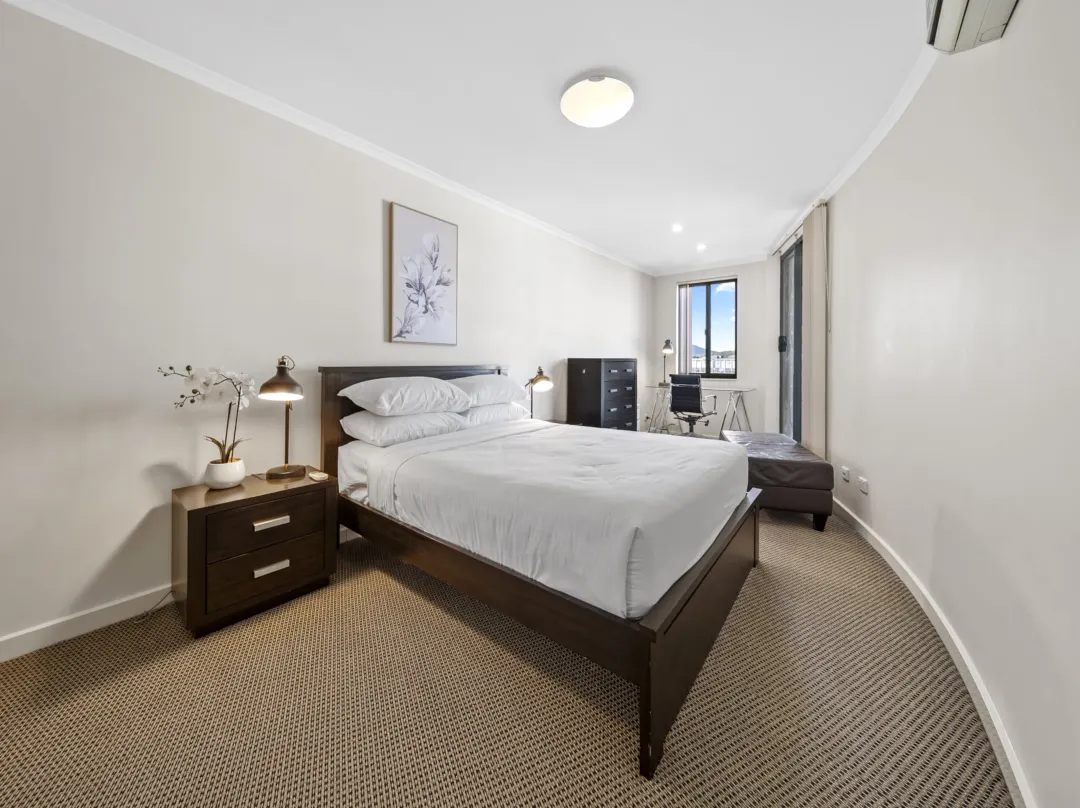 Inner-city 2-bed With Parking, Pool, Gym & Bbq - Queanbeyan