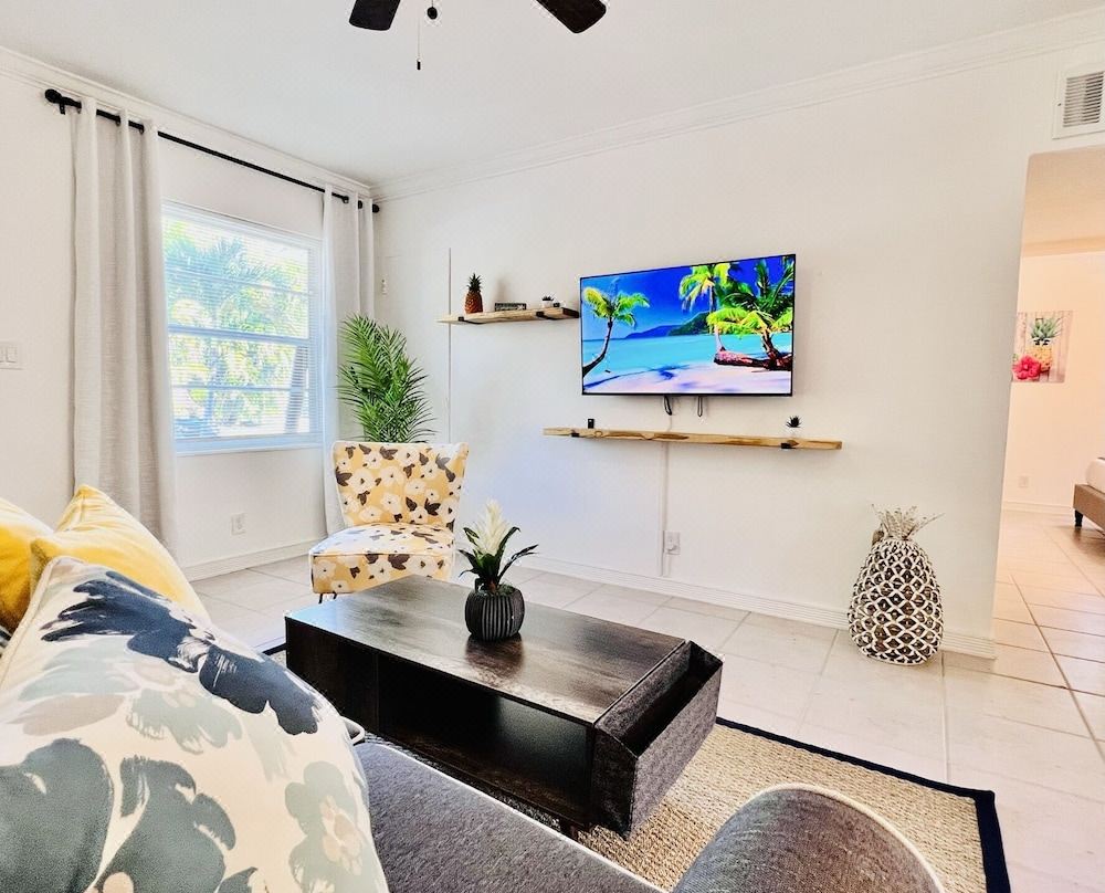 Coco Bay Vacation Condos - 선라이즈