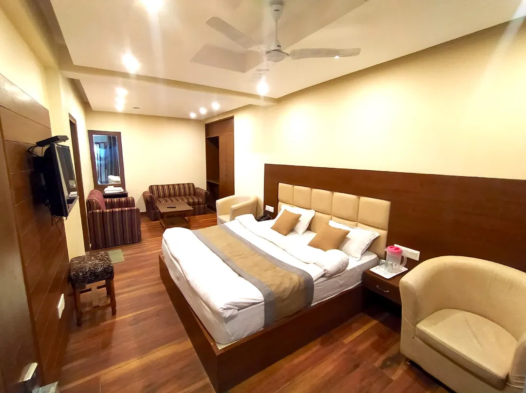 Hotel Samrat - ムスーリー