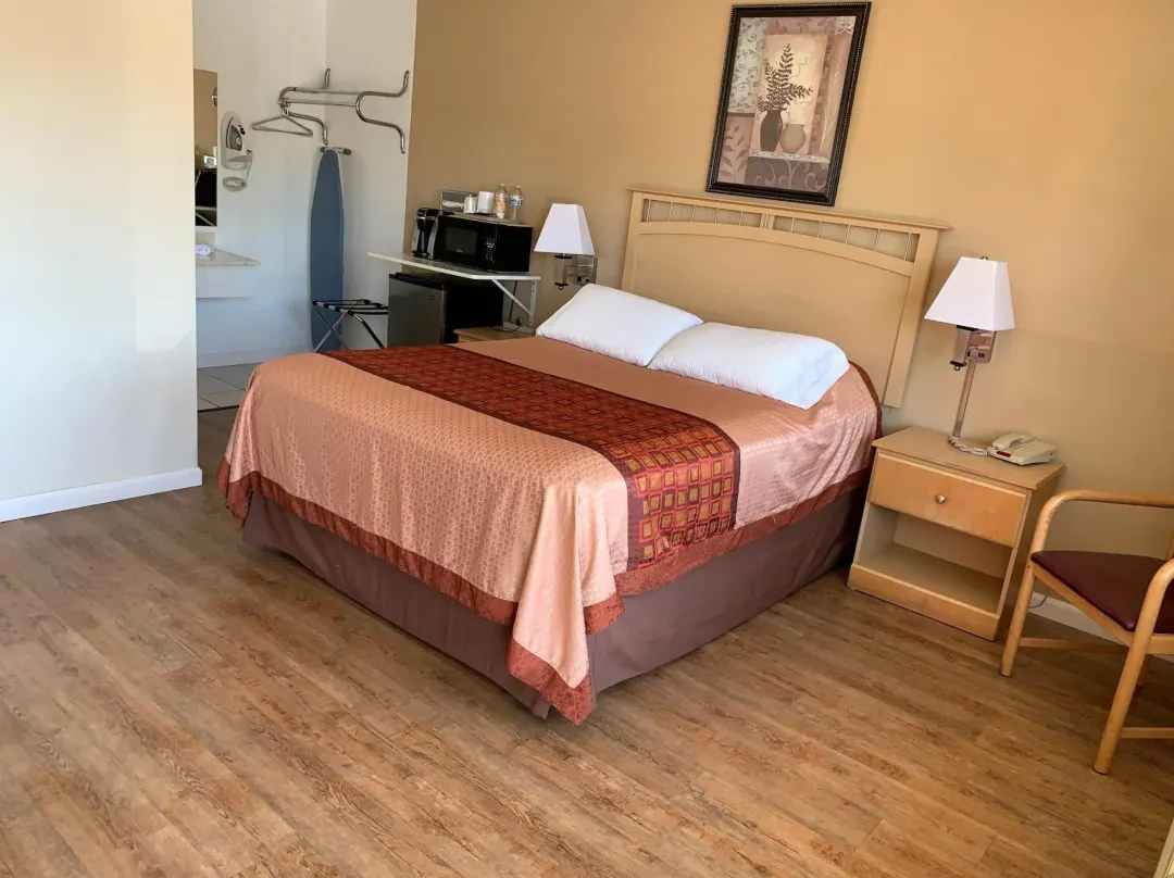 Redwood Inn - Santa Rosa, CA