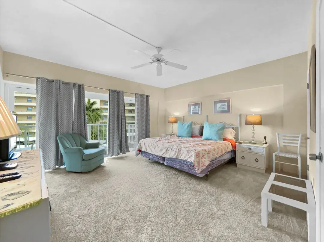 Expansive Balcony And Heated Pool Access - Stunning Beachfront Retreat - Sarasota, FL