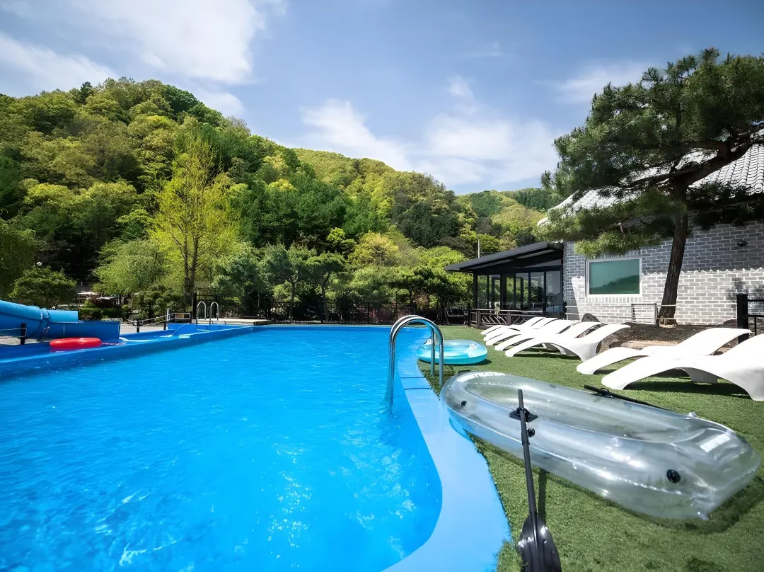 Gapyeong Chunhyang And Bangja - Yeoju-si