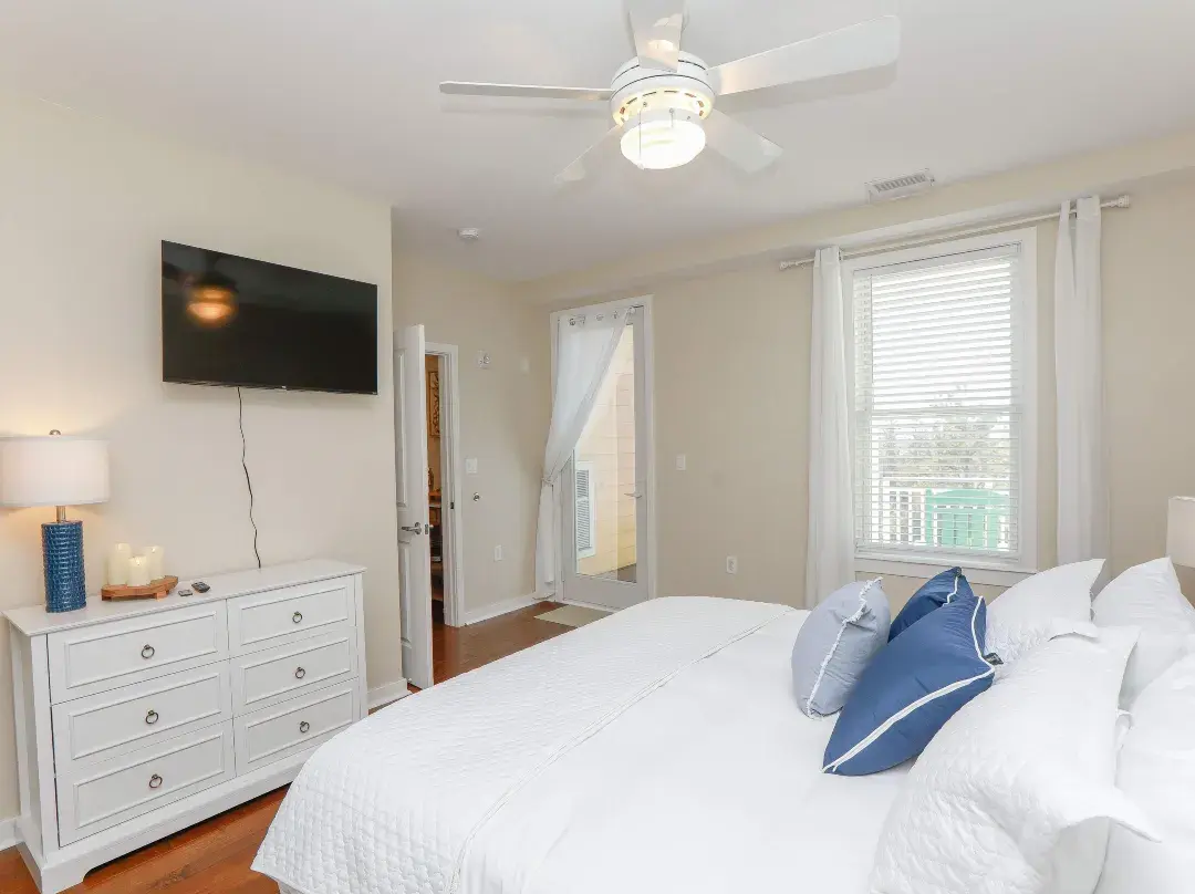 Tranquil Bay Views And Two Balconies - Charming Coastal Retreat - Virginia Beach, VA