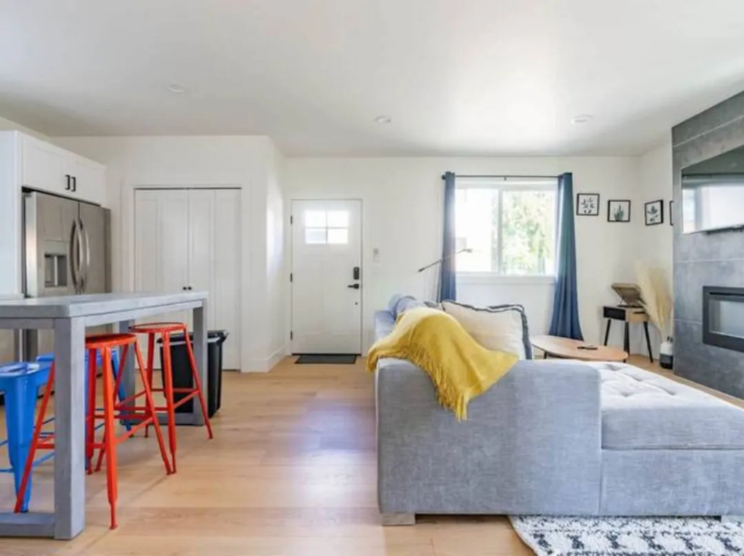 2br | Bath, Fireplace | West Seattle | Sophari - Burien, WA