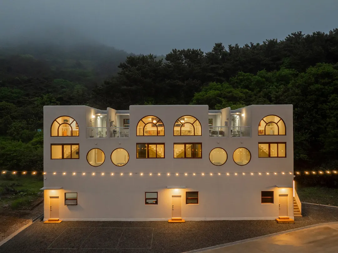 Taean Pool Villa Bandi - Incheon