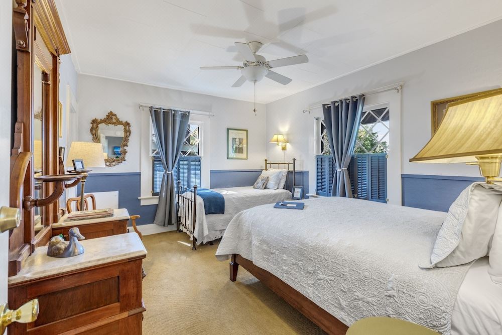 Oak Hill Bed & Breakfast - Ashland, OR