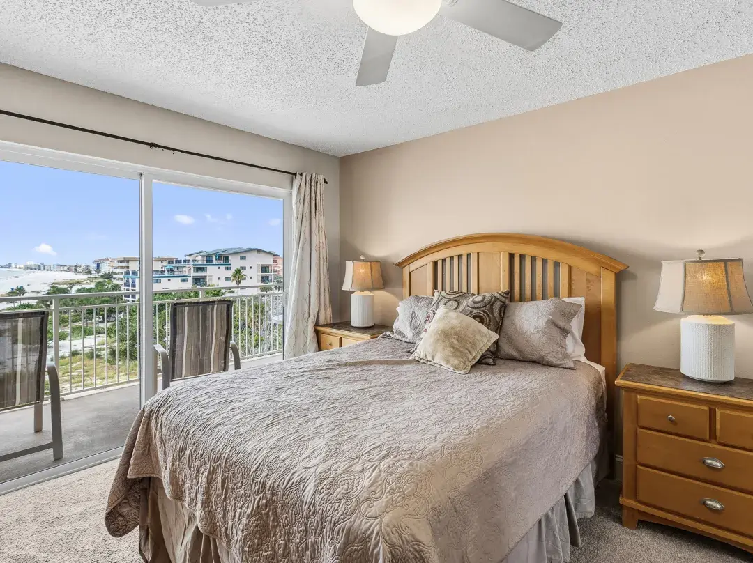 Heated Swimming Pool And Beach Views - Spacious Coastal Haven - Madeira Beach, FL