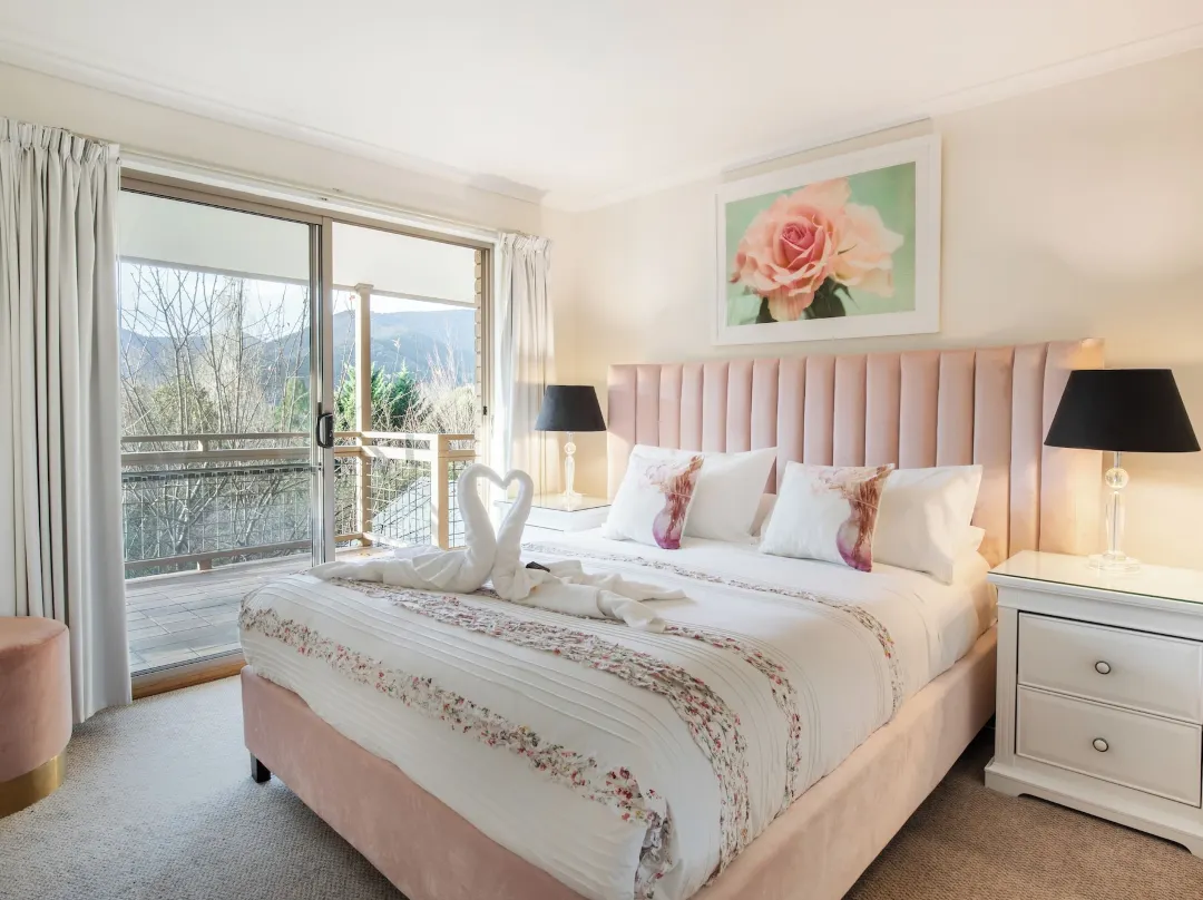 Chestnut Tree Holiday Units - Bright
