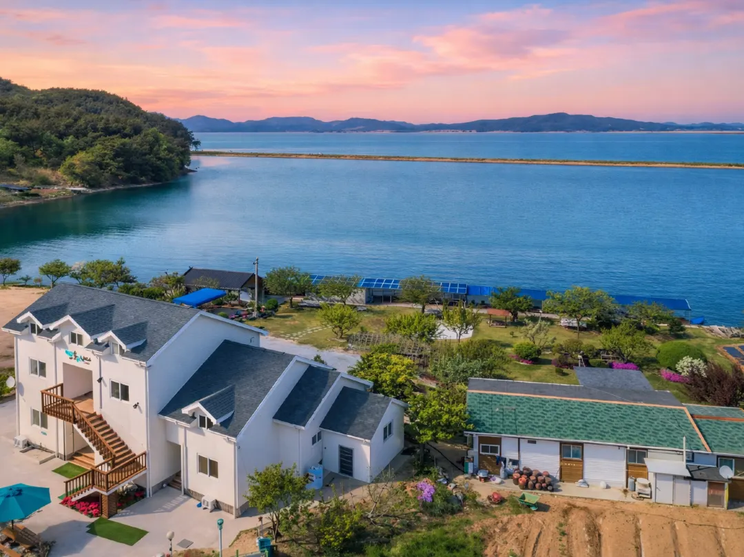 Taean Lake And Sea Spa Pension - Incheon