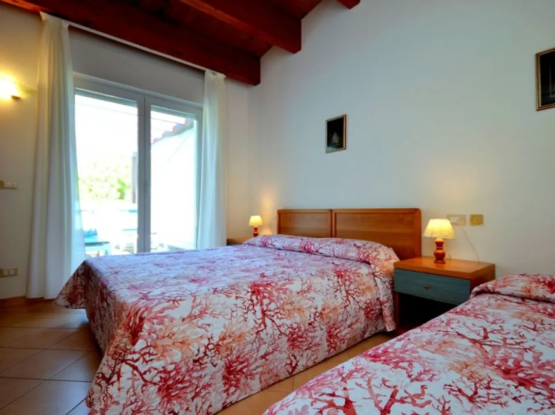 Goditi La Tua Vacanza In Piscina Con Solarium - Bibione Pineda