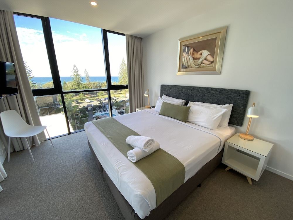 Boardwalk Burleigh Beach - Official - Gold Coast