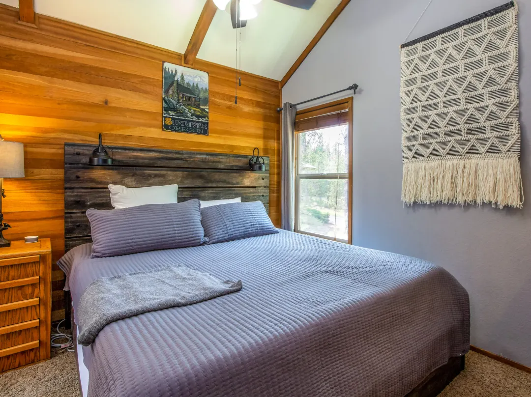 Private Hot Tub And Forest Views - Charming Retreat - Sunriver, OR