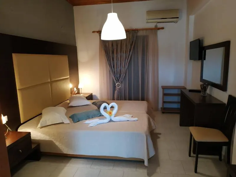 Eleni's Garden & Castello Suites - 자킨토스
