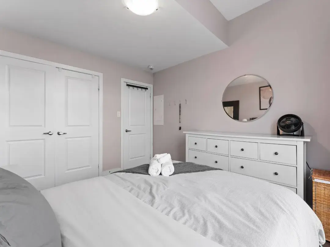 Spacieux Hôtel 2 Chambres à Toronto Escape De 2 éTages Avec Parking - Toronto